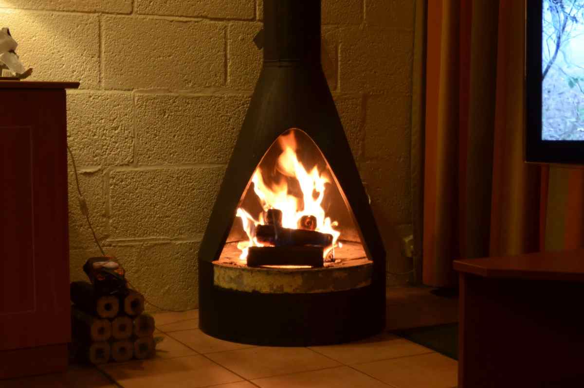 Stoken met hout: een goed idee? - Deinzeonline