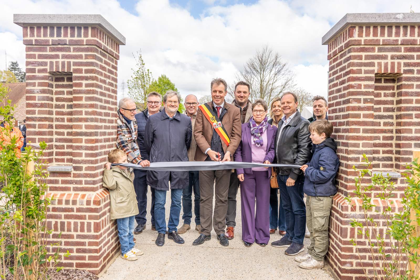 Inhuldiging vernieuwde dorpsplein Zeveren - Deinzeonline
